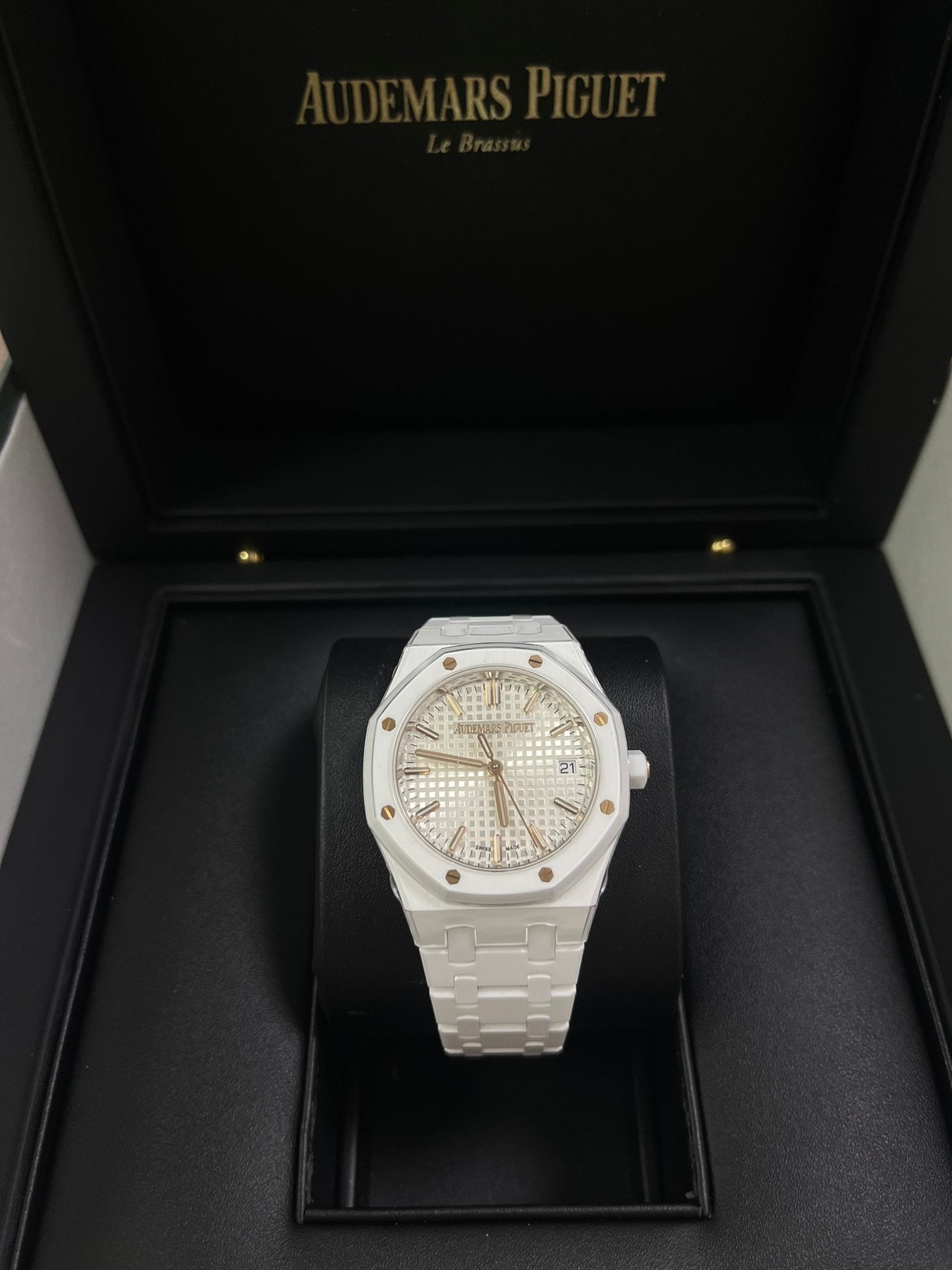 Audemars Piguet Royal Oak Selfwinding White Ceramic 77350CB.OO.1266CB ...
