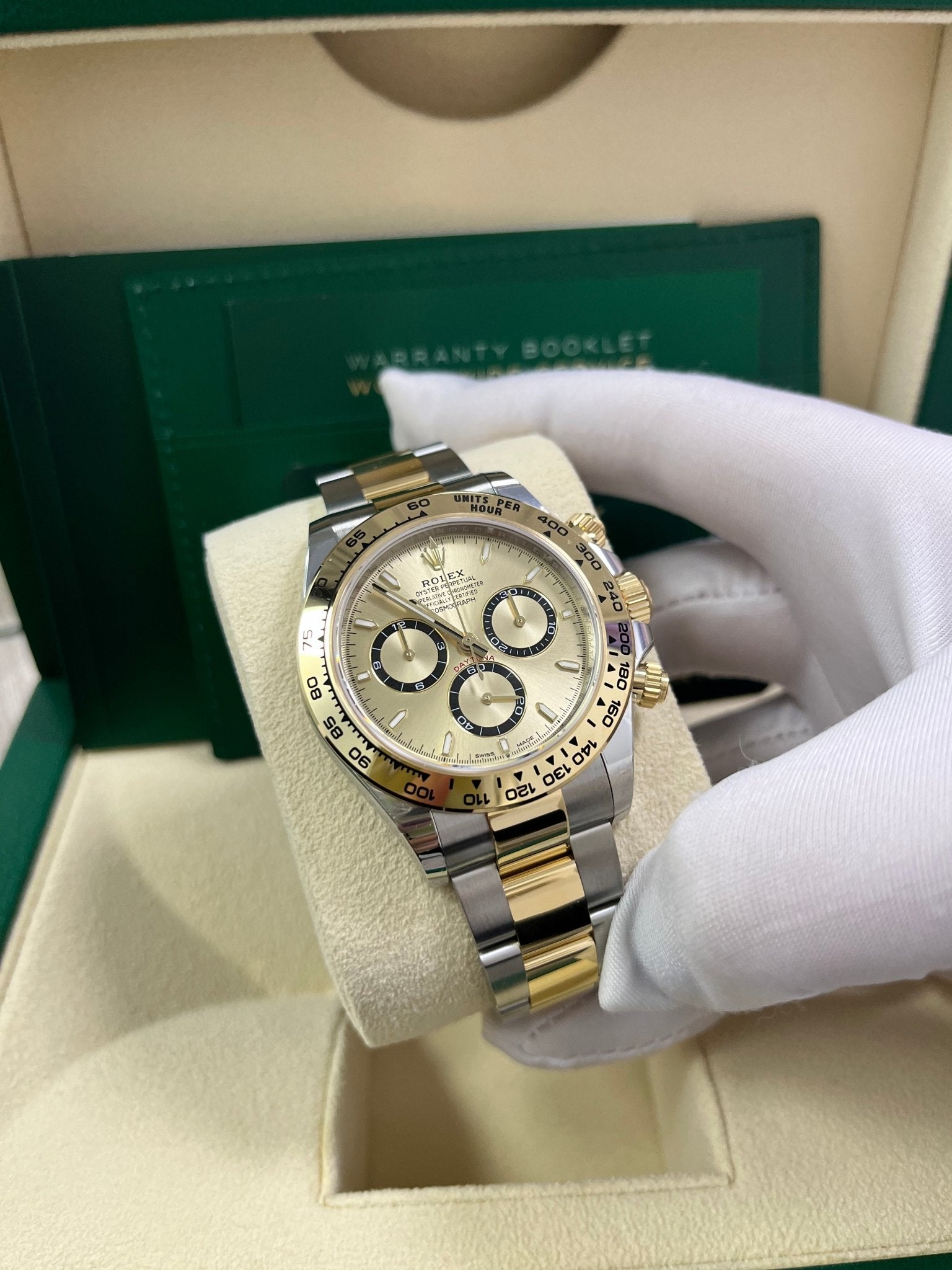 Rolex Daytona Yellow Rolesor Cosmograph Daytona Golden Index Dial Oyst ...